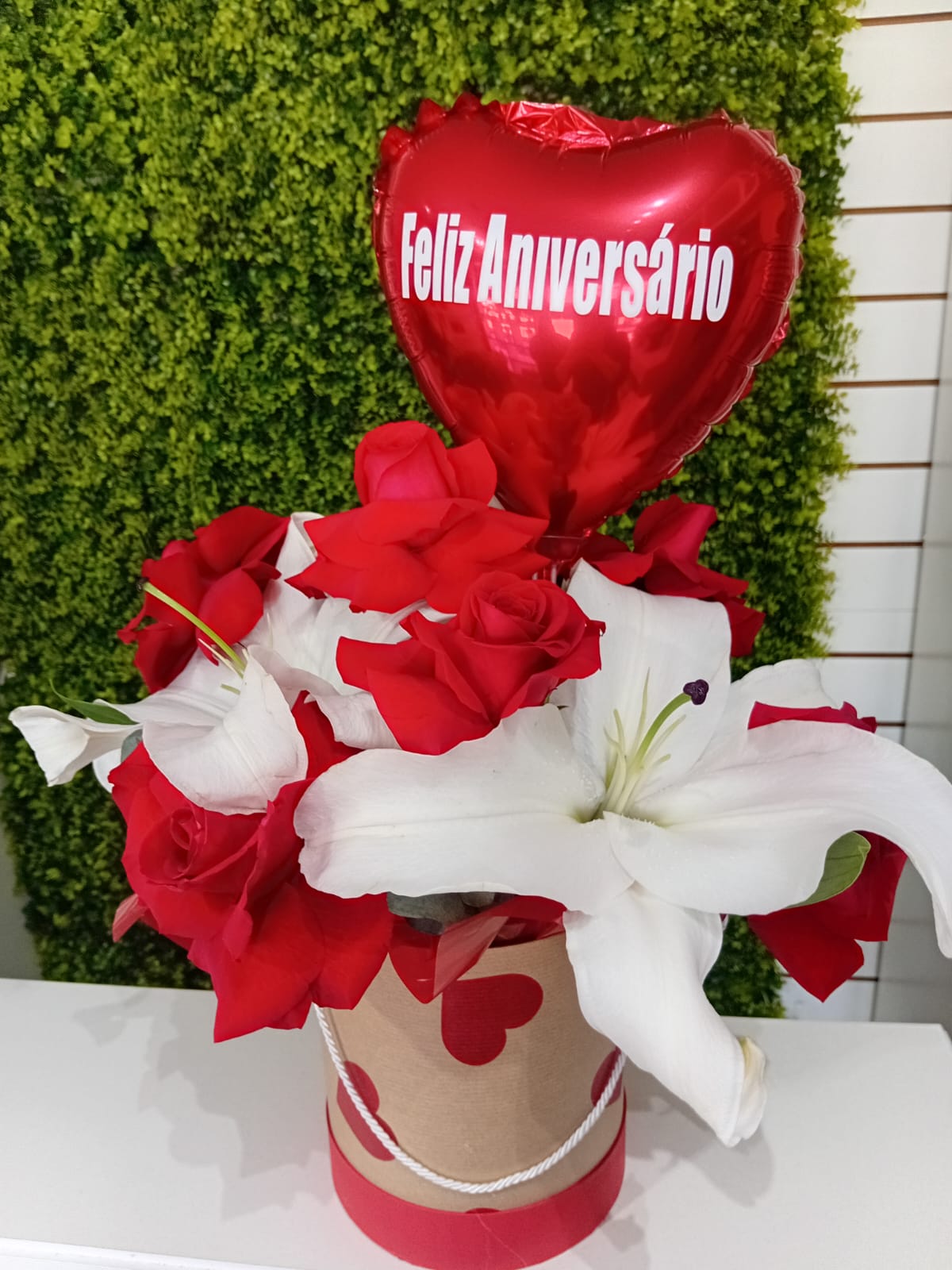 ARRANJO ROSAS E LIRIO - Floricultura Yan